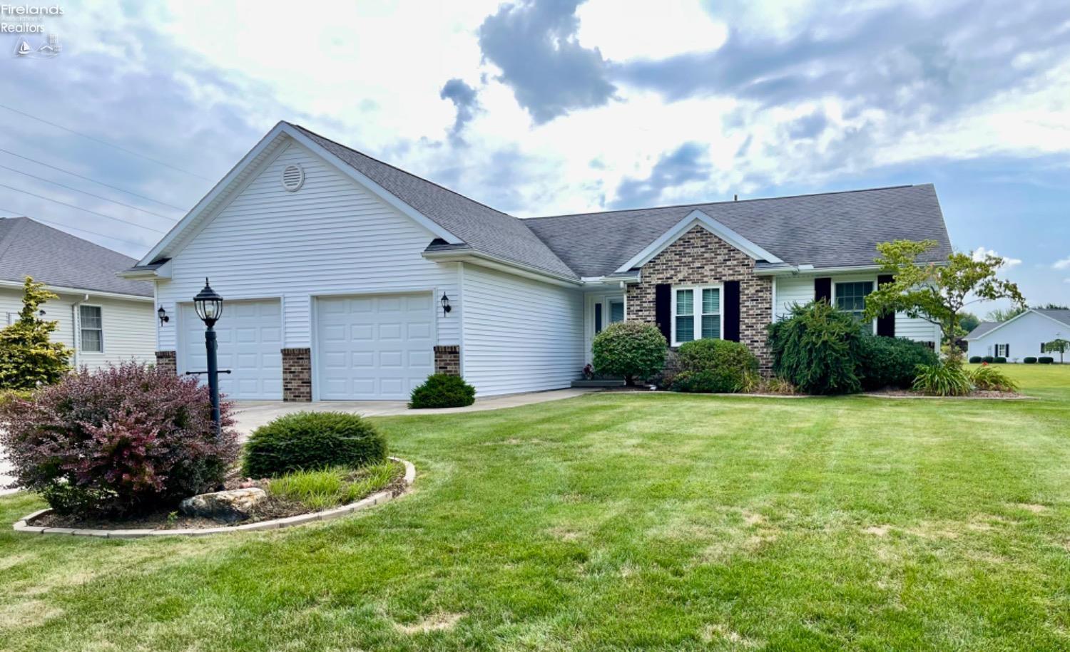 Oak Harbor Real Estate: 434 Country Meadows Drive OH 43449 $224,900